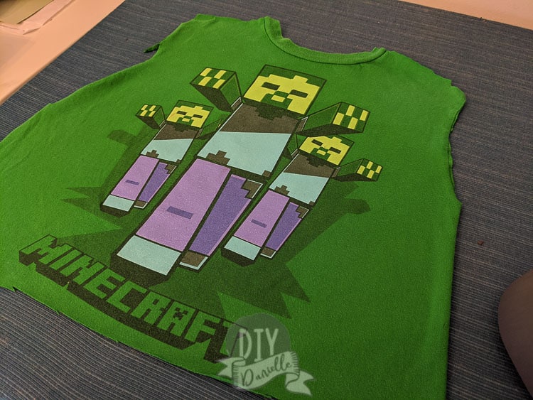 Upcycled Kid's Shirt to Minecraft Sign - DIY Danielle®
