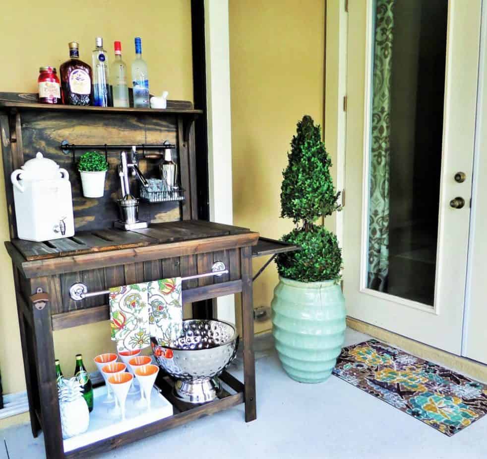 20 Super Cool DIY Outdoor Bar Projects To Create