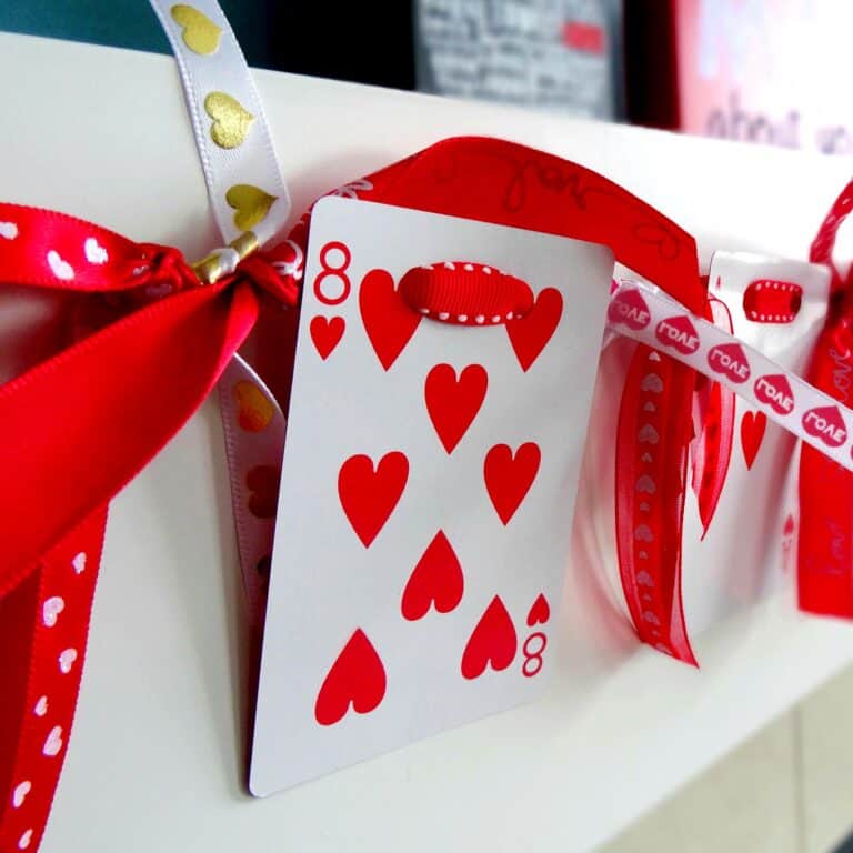 19 Easy Peasy Valentine Crafts To DIY