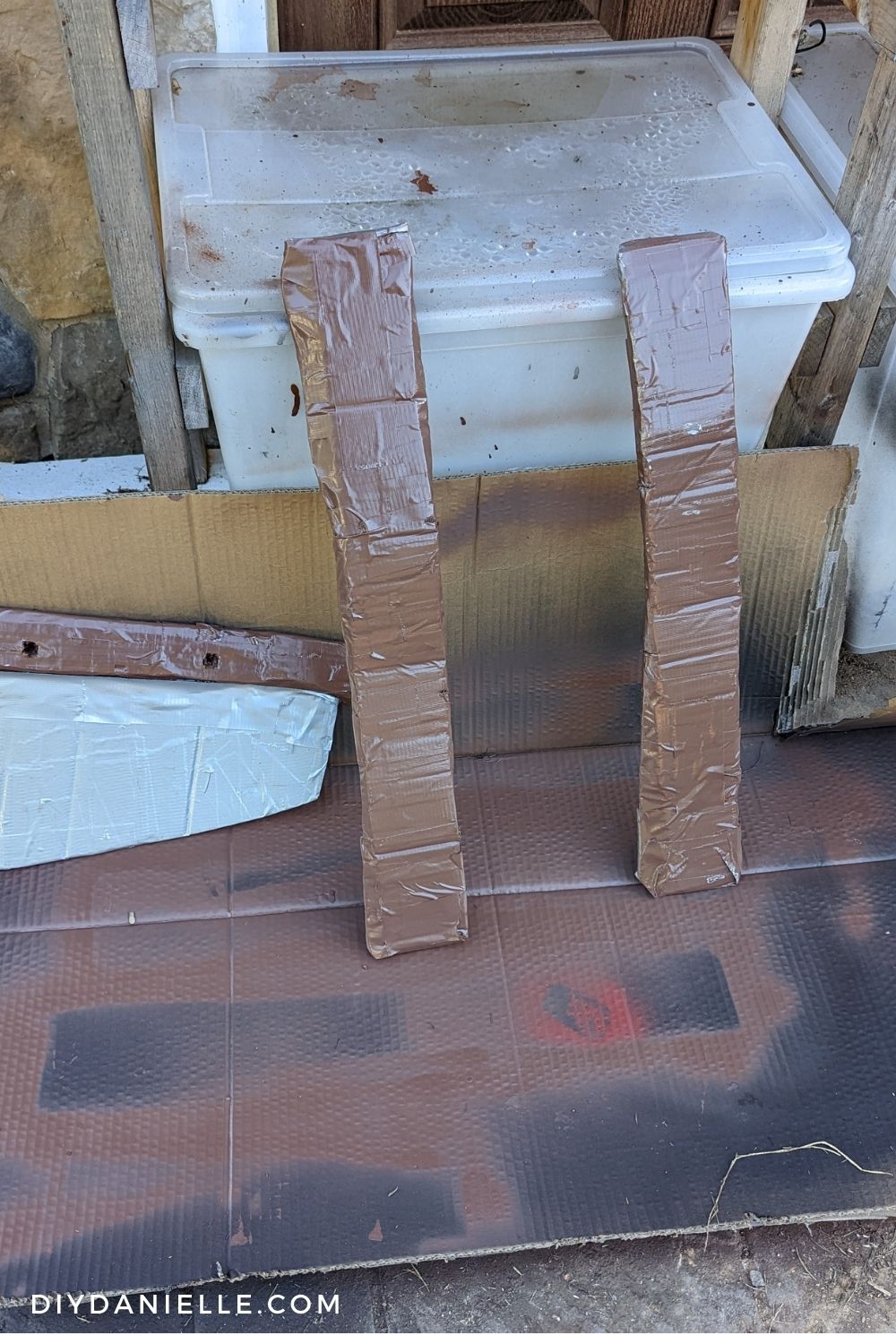 DIY Guillotine from Cardboard for a Halloween Trail - DIY Danielle®