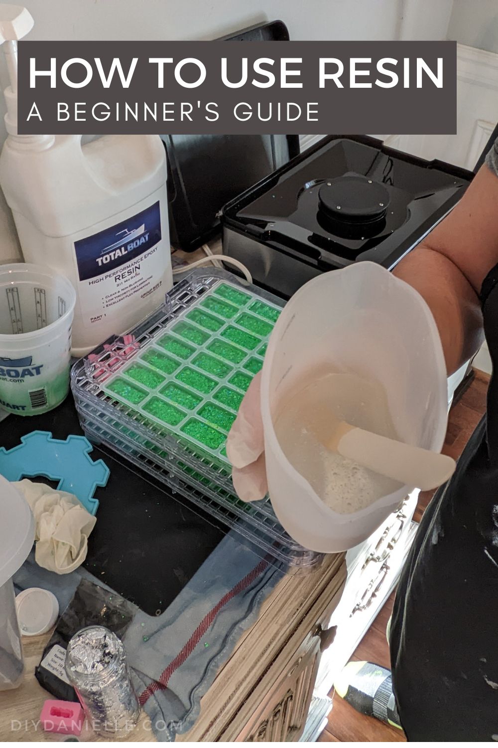 How to Use Resin: A Beginner's Guide to Using Resin for Crafts - DIY ...