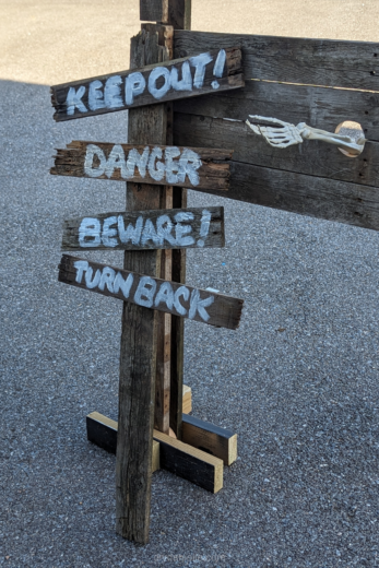 23 DIY Outdoor Halloween Decorations to Haunt Your Yard!