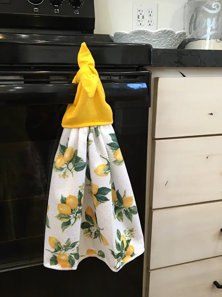 17 Handmade DIY Towels with Step-by-Step Tutorials